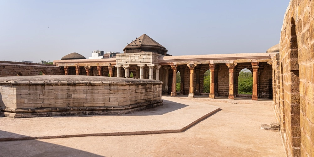 Sultan Ghari Tomb: Sultan Ghari Tomb Open Timing